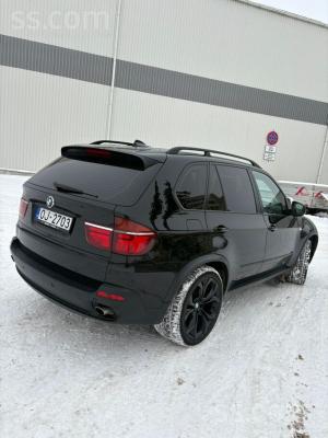 Black BMW X5 2007 in Riga, with an engine capacity of 3.00 L and mileage of 0 thousand km for 7280 €, photo 6 on AUTOMOTO.COM.LV