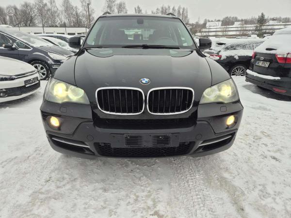 Black BMW X5 2007 in Utena, with an engine capacity of 3.00 L and mileage of 205 thousand km for 8350 €, photo 2 on AUTOMOTO.COM.LV