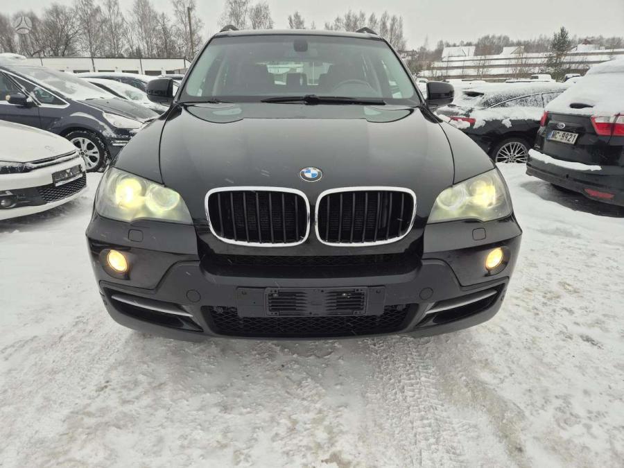 Black BMW X5 2007 in Utena, with an engine capacity of 3.00 L and mileage of 205 thousand km for 8350 €, photo 2 on AUTOMOTO.COM.LV