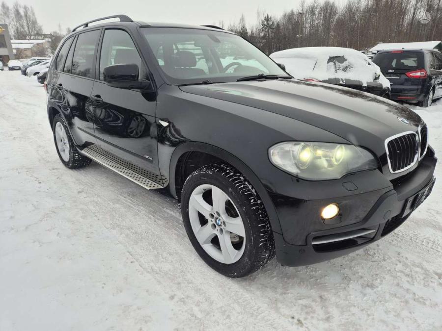 Black BMW X5 2007 in Utena, with an engine capacity of 3.00 L and mileage of 205 thousand km for 8350 €, photo 4 on AUTOMOTO.COM.LV