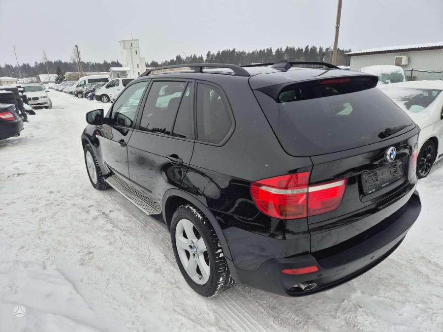 Black BMW X5 2007 in Utena, with an engine capacity of 3.00 L and mileage of 205 thousand km for 8350 €, photo 8 on AUTOMOTO.COM.LV