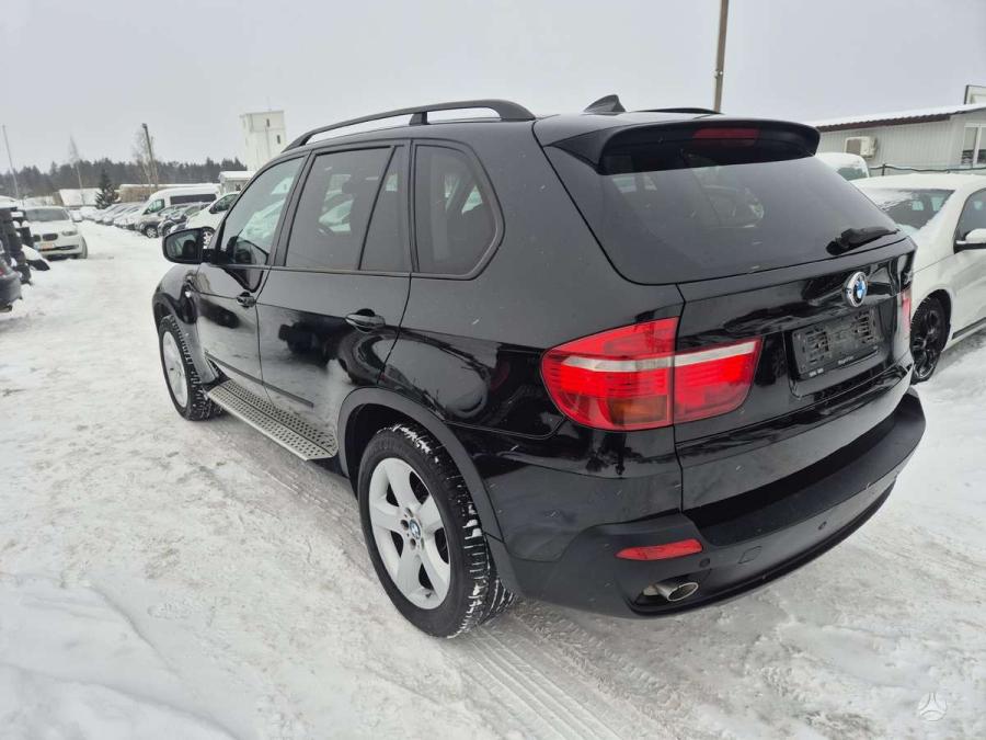 Black BMW X5 2007 in Utena, with an engine capacity of 3.00 L and mileage of 205 thousand km for 8350 €, photo 13 on AUTOMOTO.COM.LV