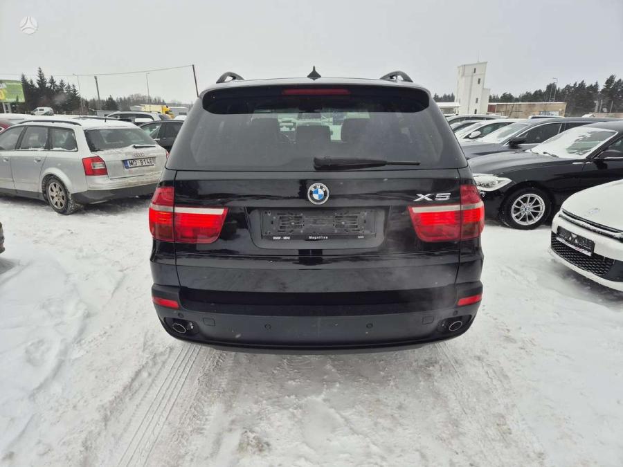 Black BMW X5 2007 in Utena, with an engine capacity of 3.00 L and mileage of 205 thousand km for 8350 €, photo 15 on AUTOMOTO.COM.LV