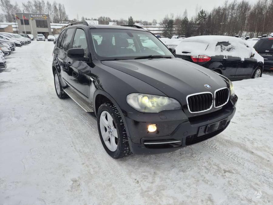 Black BMW X5 2007 in Utena, with an engine capacity of 3.00 L and mileage of 205 thousand km for 8350 €, photo 17 on AUTOMOTO.COM.LV