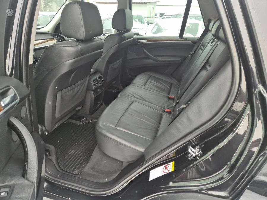 Black BMW X5 2007 in Utena, with an engine capacity of 3.00 L and mileage of 205 thousand km for 8350 €, photo 21 on AUTOMOTO.COM.LV