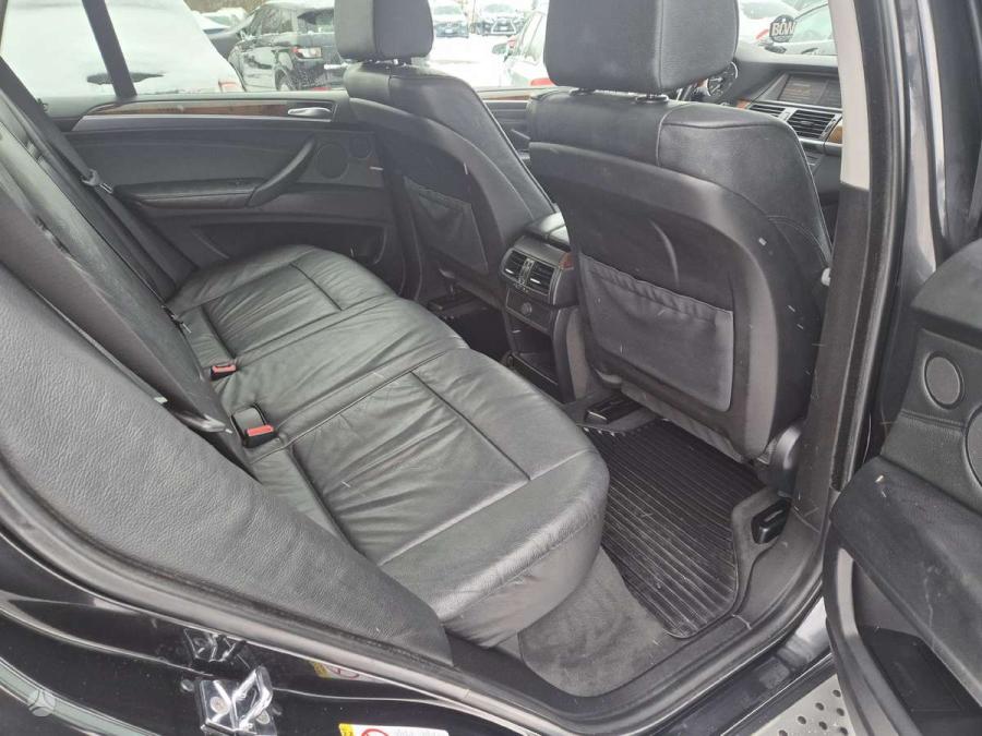 Black BMW X5 2007 in Utena, with an engine capacity of 3.00 L and mileage of 205 thousand km for 8350 €, photo 26 on AUTOMOTO.COM.LV