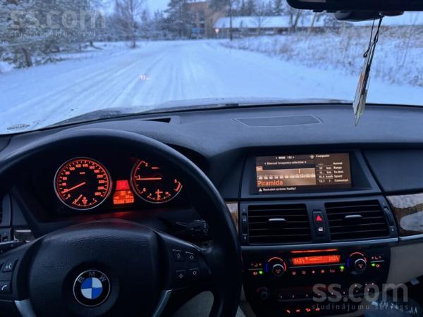 Black BMW X5 2007 in Valka, with an engine capacity of 3.00 L and mileage of 418 thousand km for 8555 €, photo 5 on AUTOMOTO.COM.LV