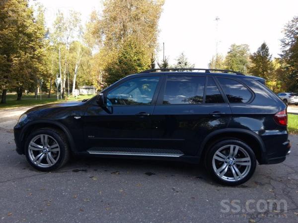 Black BMW X5 2007 in Riga, with an engine capacity of 3.00 L and mileage of 353 thousand km for 9000 €, photo 2 on AUTOMOTO.COM.LV