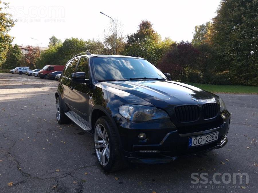 Black BMW X5 2007 in Riga, with an engine capacity of 3.00 L and mileage of 353 thousand km for 9000 €, photo 3 on AUTOMOTO.COM.LV
