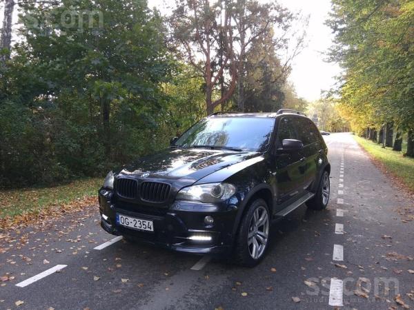 Black BMW X5 2007 in Riga, with an engine capacity of 3.00 L and mileage of 353 thousand km for 9000 €, photo 4 on AUTOMOTO.COM.LV