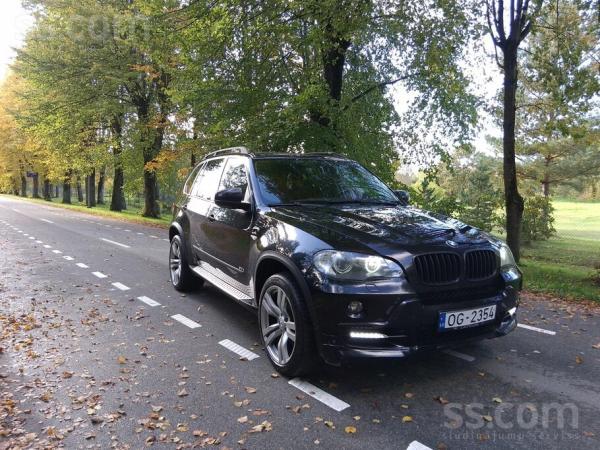 Black BMW X5 2007 in Riga, with an engine capacity of 3.00 L and mileage of 353 thousand km for 9000 €, photo 5 on AUTOMOTO.COM.LV