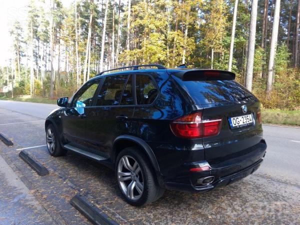 Black BMW X5 2007 in Riga, with an engine capacity of 3.00 L and mileage of 353 thousand km for 9000 €, photo 7 on AUTOMOTO.COM.LV
