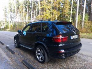 Black BMW X5 2007 in Riga, with an engine capacity of 3.00 L and mileage of 353 thousand km for 9000 €, photo 7 on AUTOMOTO.COM.LV