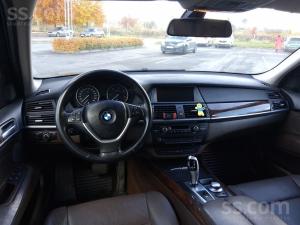 Black BMW X5 2007 in Riga, with an engine capacity of 3.00 L and mileage of 353 thousand km for 9000 €, photo 10 on AUTOMOTO.COM.LV