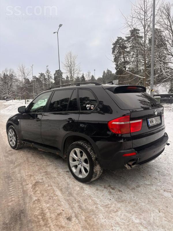 Black BMW X5 2007 in Ogre, with an engine capacity of 3.00 L and mileage of 393 thousand km for 6700 €, photo 3 on AUTOMOTO.COM.LV