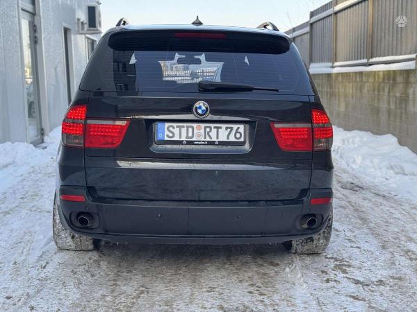 Black BMW X5 2007 in Vilnius, with an engine capacity of 2.99 L and mileage of 292 thousand km for 7790 €, photo 5 on AUTOMOTO.COM.LV