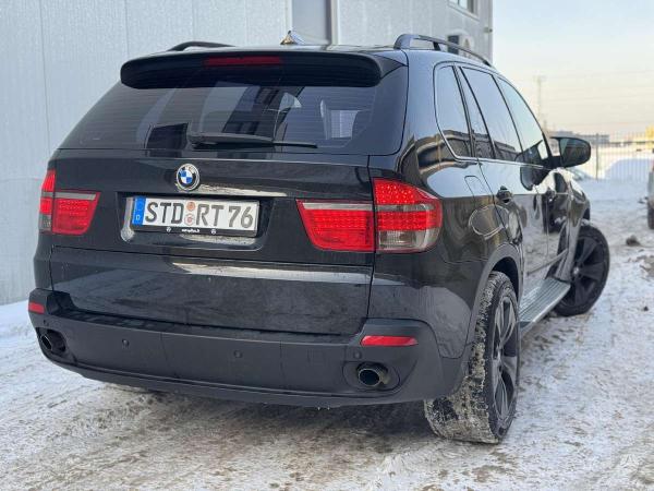 Black BMW X5 2007 in Vilnius, with an engine capacity of 2.99 L and mileage of 292 thousand km for 7790 €, photo 6 on AUTOMOTO.COM.LV