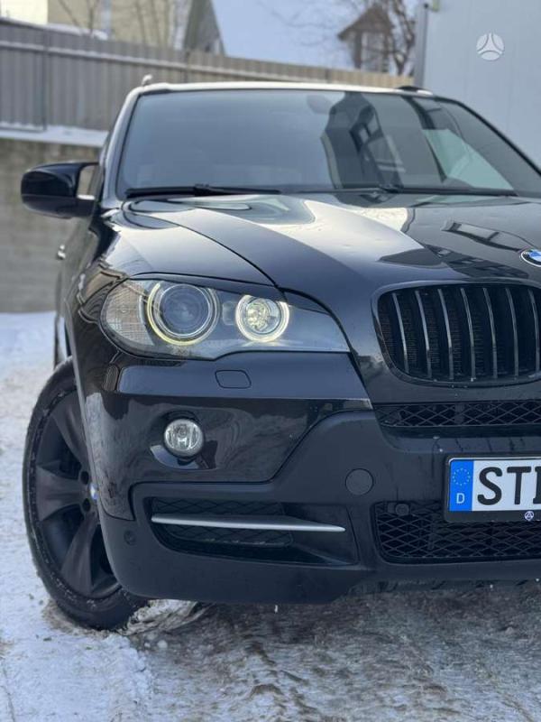 Black BMW X5 2007 in Vilnius, with an engine capacity of 2.99 L and mileage of 292 thousand km for 7790 €, photo 8 on AUTOMOTO.COM.LV