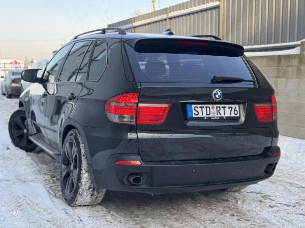Black BMW X5 2007 in Vilnius, with an engine capacity of 2.99 L and mileage of 292 thousand km for 7790 €, photo 4 on AUTOMOTO.COM.LV