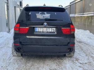 Black BMW X5 2007 in Vilnius, with an engine capacity of 2.99 L and mileage of 292 thousand km for 7790 €, photo 5 on AUTOMOTO.COM.LV