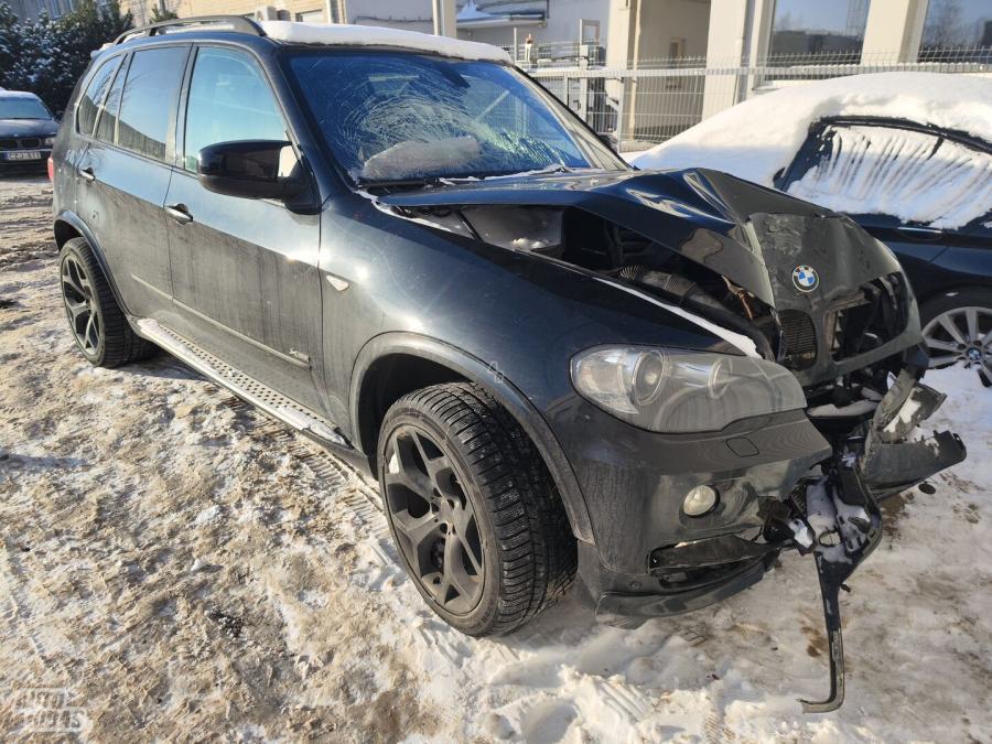 Melns BMW X5 2007 Kauņa, ar dzinēja tilpumu 4.80 L un nobraukumu 305 tūkst. km par 4400 €, foto 1 vietnē AUTOMOTO.COM.LV