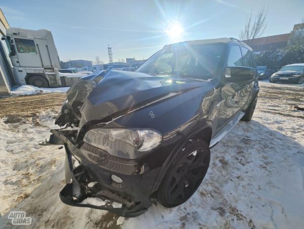 Black BMW X5 2007 in Kaunas, with an engine capacity of 4.80 L and mileage of 305 thousand km for 4400 €, photo 3 on AUTOMOTO.COM.LV