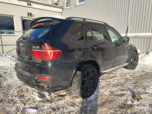 Black BMW X5 2007 in Kaunas, with an engine capacity of 4.80 L and mileage of 305 thousand km for 4400 €, photo 4 on AUTOMOTO.COM.LV