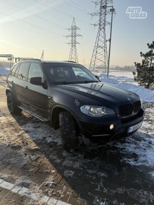Melns BMW X5 2007 Kauņa, ar dzinēja tilpumu 3.00 L un nobraukumu 560 tūkst. km par 7999 €, foto  vietnē AUTOMOTO.COM.LV