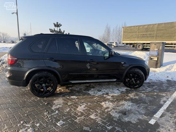 Black BMW X5 2007 in Kaunas, with an engine capacity of 3.00 L and mileage of 560 thousand km for 7999 €, photo 2 on AUTOMOTO.COM.LV