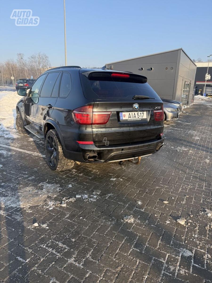 Black BMW X5 2007 in Kaunas, with an engine capacity of 3.00 L and mileage of 560 thousand km for 7999 €, photo 3 on AUTOMOTO.COM.LV