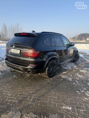 Black BMW X5 2007 in Kaunas, with an engine capacity of 3.00 L and mileage of 560 thousand km for 7999 €, photo 4 on AUTOMOTO.COM.LV