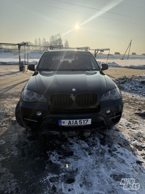 Black BMW X5 2007 in Kaunas, with an engine capacity of 3.00 L and mileage of 560 thousand km for 7999 €, photo 5 on AUTOMOTO.COM.LV