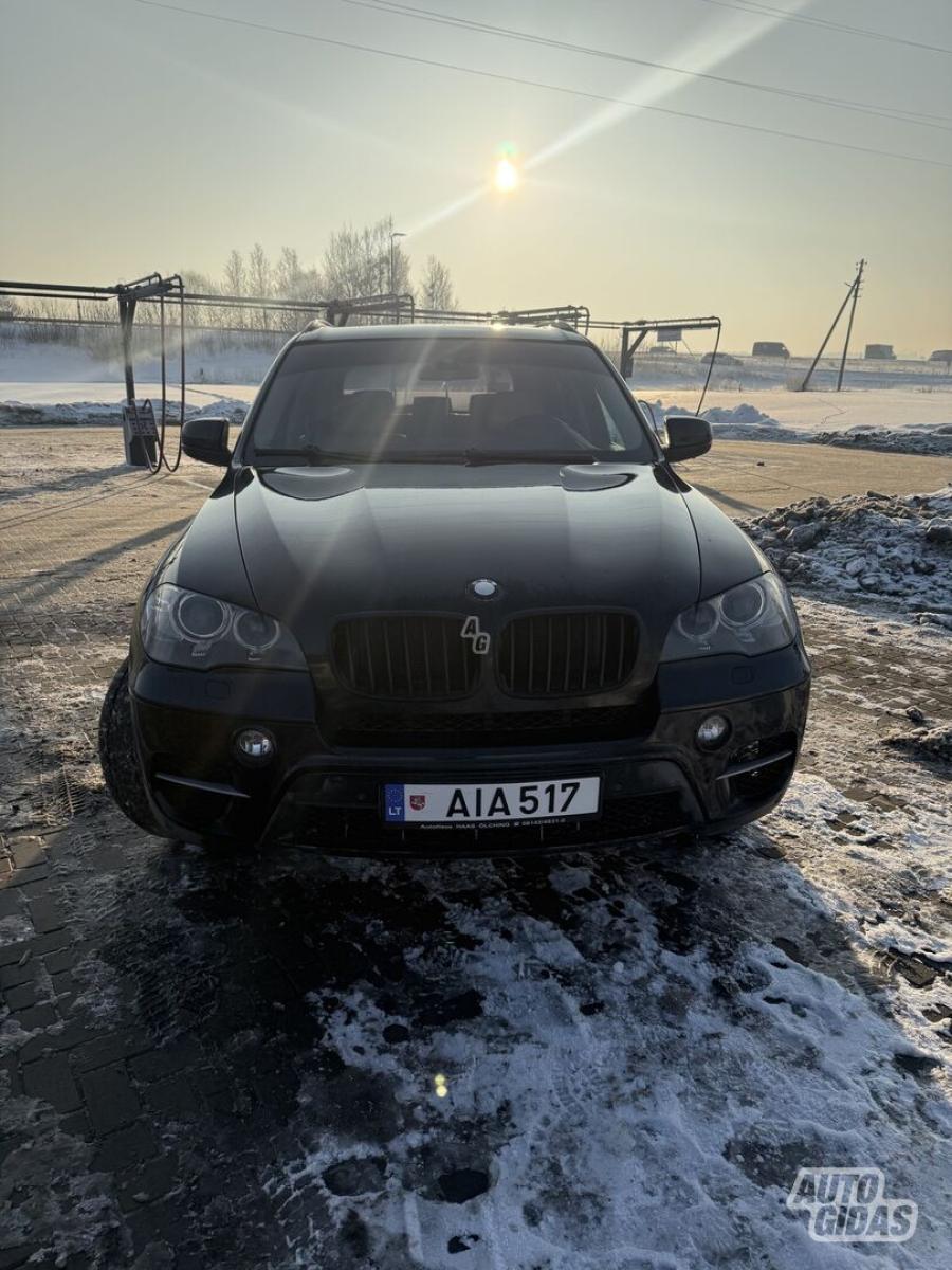 Black BMW X5 2007 in Kaunas, with an engine capacity of 3.00 L and mileage of 560 thousand km for 7999 €, photo 5 on AUTOMOTO.COM.LV