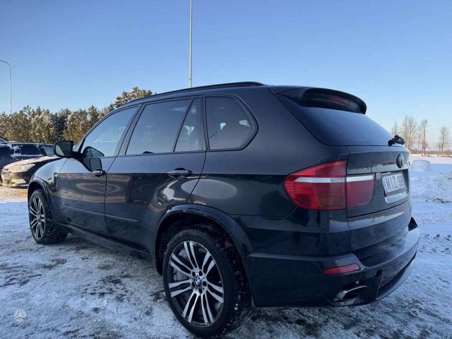 Black BMW X5 2007 in Silale, with an engine capacity of 4.80 L and mileage of 281 thousand km for 8400 €, photo 4 on AUTOMOTO.COM.LV