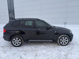 Black BMW X5 2007 in Kaunas, with an engine capacity of 3.00 L and mileage of 290 thousand km for 8250 €, photo 3 on AUTOMOTO.COM.LV