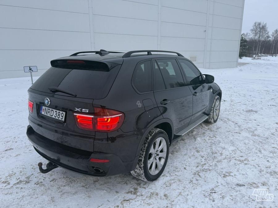 Black BMW X5 2007 in Kaunas, with an engine capacity of 3.00 L and mileage of 290 thousand km for 8250 €, photo 6 on AUTOMOTO.COM.LV