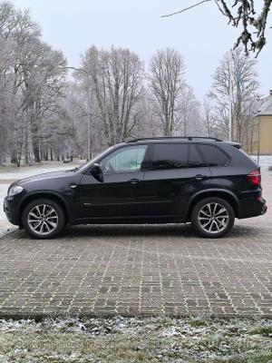 Black BMW X5 2007 in Rapla, with an engine capacity of 3.00 L and mileage of 345 thousand km for 8400 €, photo 7 on AUTOMOTO.COM.LV