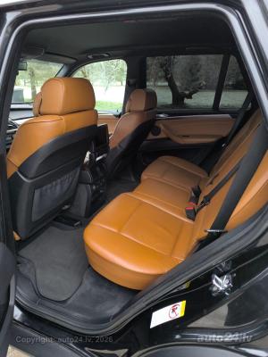 Black BMW X5 2007 in Rapla, with an engine capacity of 3.00 L and mileage of 345 thousand km for 8400 €, photo 12 on AUTOMOTO.COM.LV