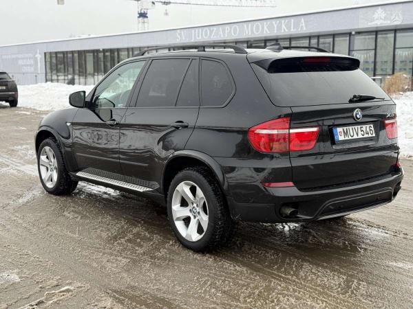 Black BMW X5 2007 in Vilnius, with an engine capacity of 2.99 L and mileage of 390 thousand km for 8450 €, photo 6 on AUTOMOTO.COM.LV