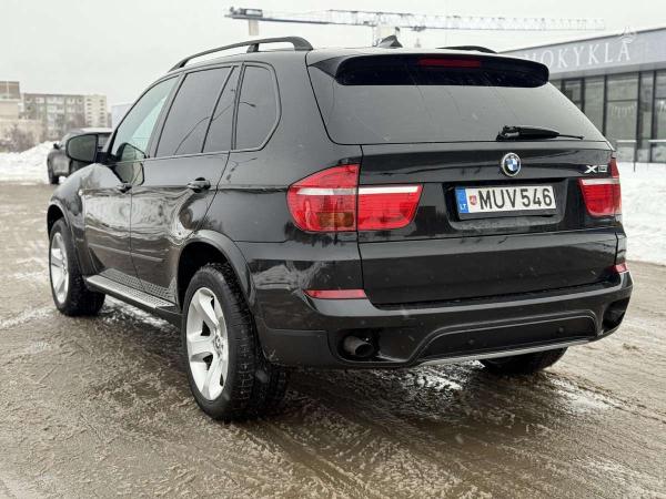 Black BMW X5 2007 in Vilnius, with an engine capacity of 2.99 L and mileage of 390 thousand km for 8450 €, photo 7 on AUTOMOTO.COM.LV