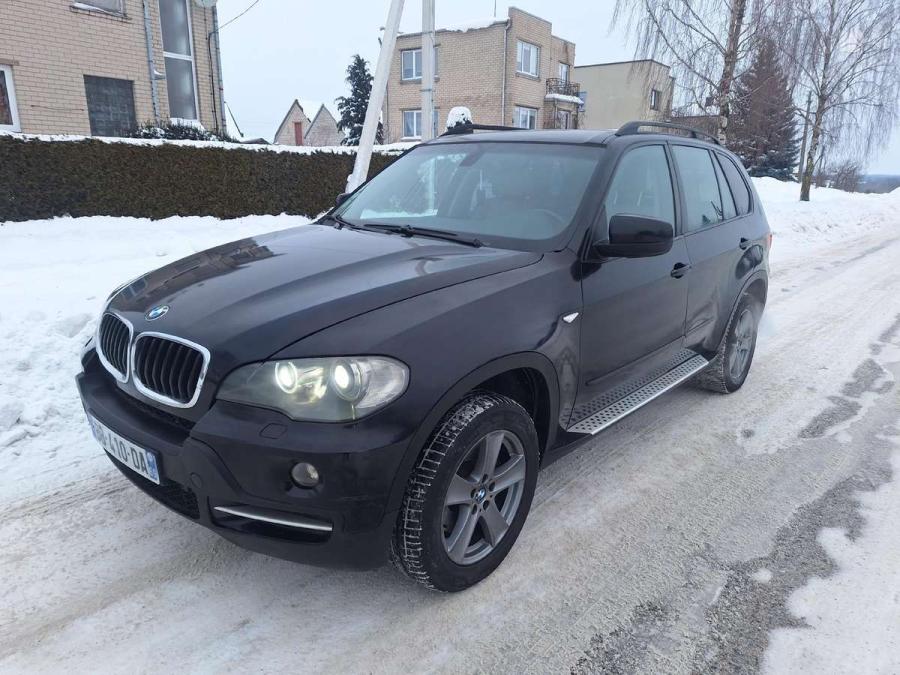 Black BMW X5 2007 in Kelme, with an engine capacity of 3.00 L and mileage of 240 thousand km for 6500 €, photo 1 on AUTOMOTO.COM.LV
