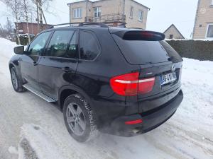 Black BMW X5 2007 in Kelme, with an engine capacity of 3.00 L and mileage of 240 thousand km for 6500 €, photo 2 on AUTOMOTO.COM.LV