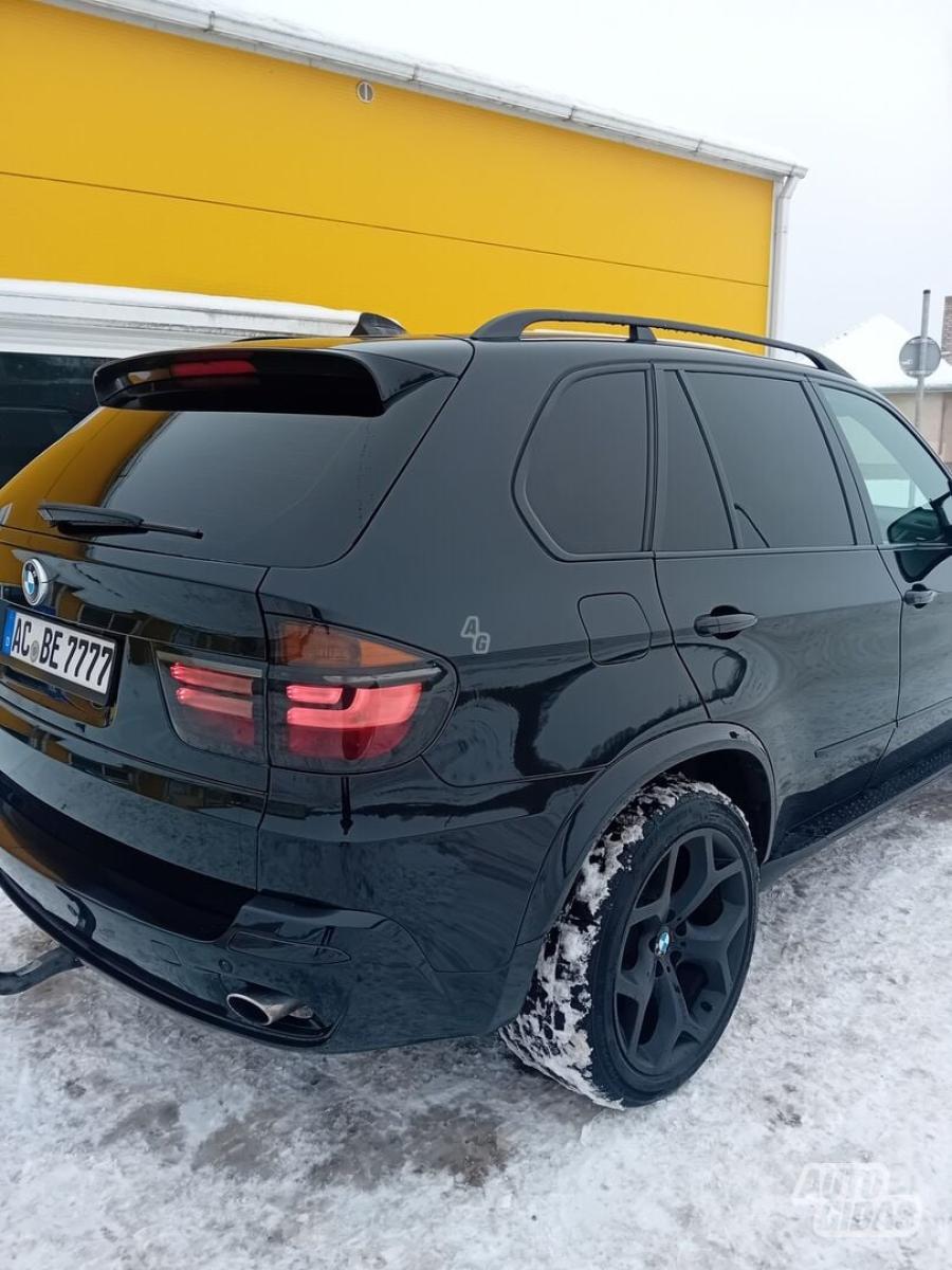 Black BMW X5 2007 in Vilnius, with an engine capacity of 3.00 L and mileage of 330 thousand km for 9400 €, photo 4 on AUTOMOTO.COM.LV
