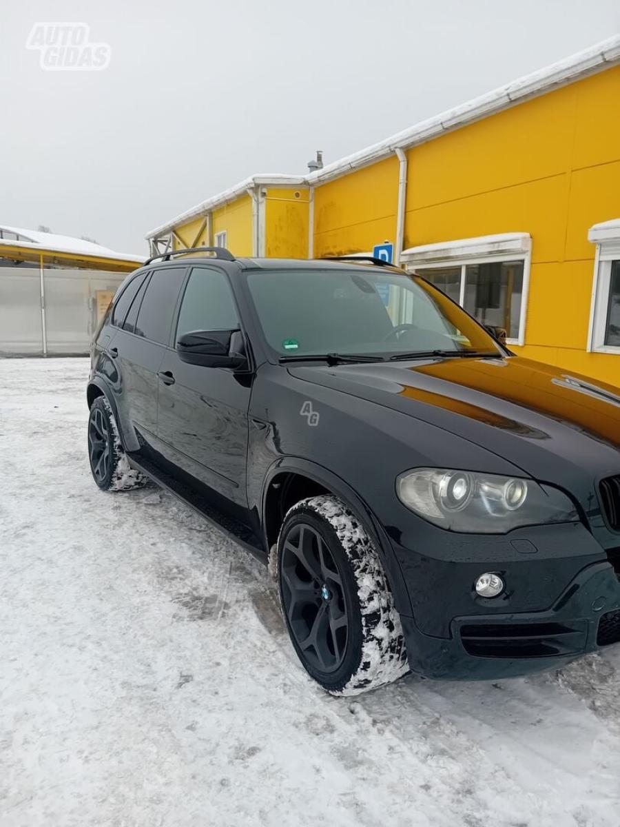 Black BMW X5 2007 in Vilnius, with an engine capacity of 3.00 L and mileage of 330 thousand km for 9400 €, photo 5 on AUTOMOTO.COM.LV