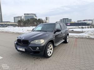 Melns BMW X5 2007 Viļņa, ar dzinēja tilpumu 3.00 L un nobraukumu 381 tūkst. km par 6650 €, foto  vietnē AUTOMOTO.COM.LV
