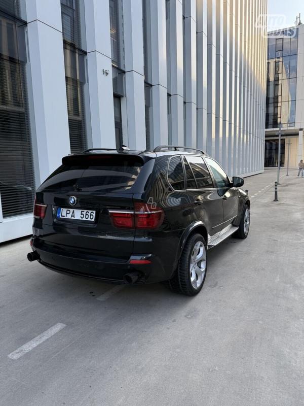 Black BMW X5 2007 in Vilnius, with an engine capacity of 3.00 L and mileage of 299 thousand km for 7999 €, photo 2 on AUTOMOTO.COM.LV