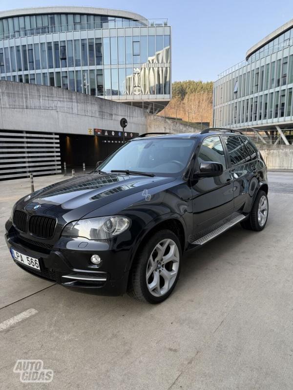 Black BMW X5 2007 in Vilnius, with an engine capacity of 3.00 L and mileage of 299 thousand km for 7999 €, photo 4 on AUTOMOTO.COM.LV