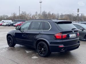Black BMW X5 2007 in Marijampole, with an engine capacity of 3.00 L and mileage of 273 thousand km for 8900 €, photo 3 on AUTOMOTO.COM.LV