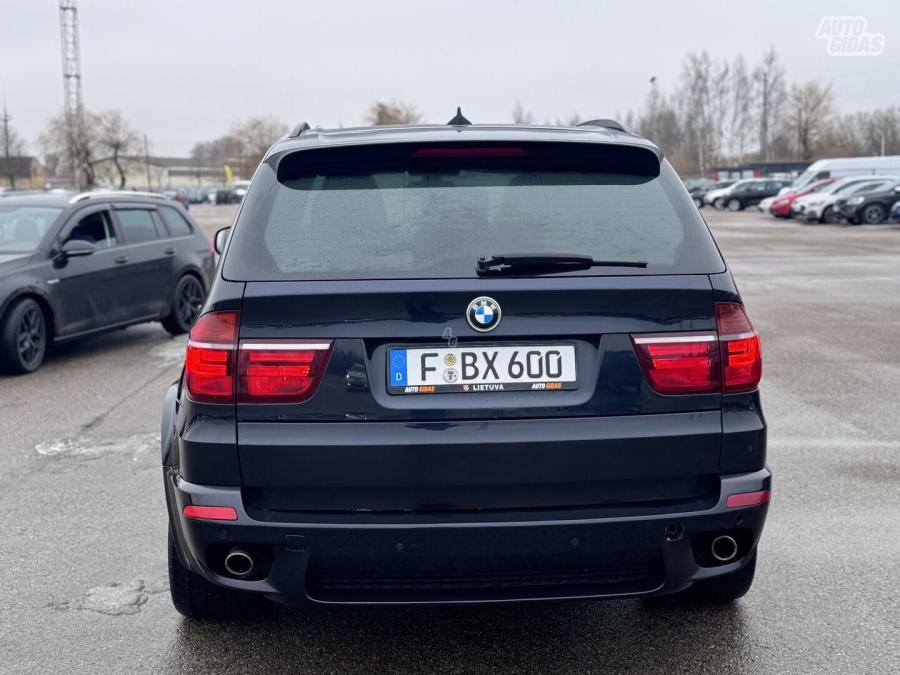 Black BMW X5 2007 in Marijampole, with an engine capacity of 3.00 L and mileage of 273 thousand km for 8900 €, photo 4 on AUTOMOTO.COM.LV