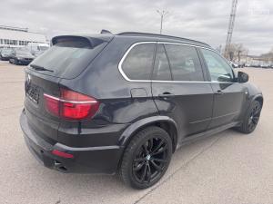 Black BMW X5 2007 in Marijampole, with an engine capacity of 3.00 L and mileage of 273 thousand km for 8000 €, photo 4 on AUTOMOTO.COM.LV